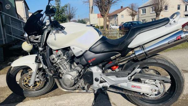 White Honda Hornet 2002 in Klaipeda, with an engine capacity of 0.92 L and mileage of 56 thousand km for 2400 €, photo 6 on AUTOMOTO.COM.LV