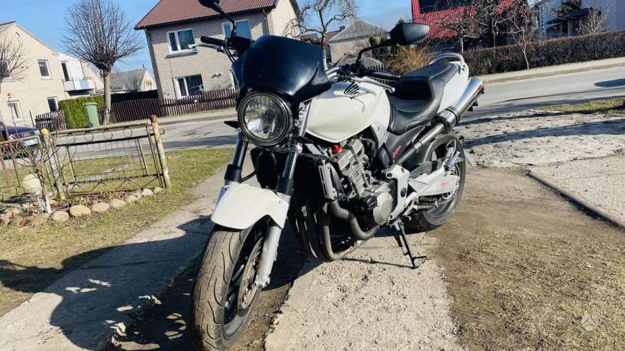 Balts Honda Hornet 2002 Klaipėda, ar dzinēja tilpumu 0.92 L un nobraukumu 56 tūkst. km par 2400 €, foto 8 vietnē AUTOMOTO.COM.LV