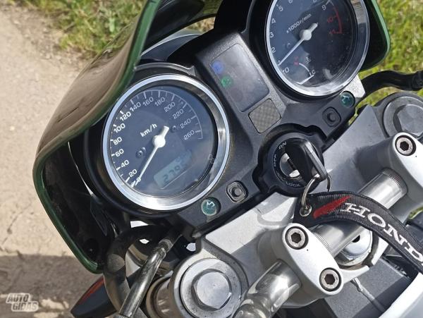 Balts Honda Hornet 2002 Kauņa, ar dzinēja tilpumu 0.92 L un nobraukumu 28 tūkst. km par 2499 €, foto 9 vietnē AUTOMOTO.COM.LV