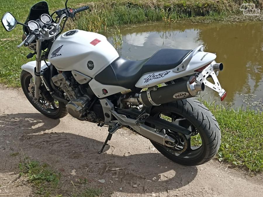 White Honda Hornet 2002 in Kaunas, with an engine capacity of 0.92 L and mileage of 28 thousand km for 2499 €, photo 10 on AUTOMOTO.COM.LV
