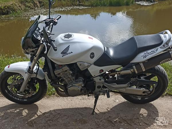 Balts Honda Hornet 2002 Kauņa, ar dzinēja tilpumu 0.92 L un nobraukumu 28 tūkst. km par 2499 €, foto 11 vietnē AUTOMOTO.COM.LV