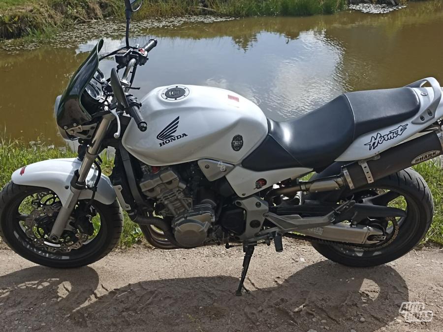 White Honda Hornet 2002 in Kaunas, with an engine capacity of 0.92 L and mileage of 28 thousand km for 2499 €, photo 11 on AUTOMOTO.COM.LV