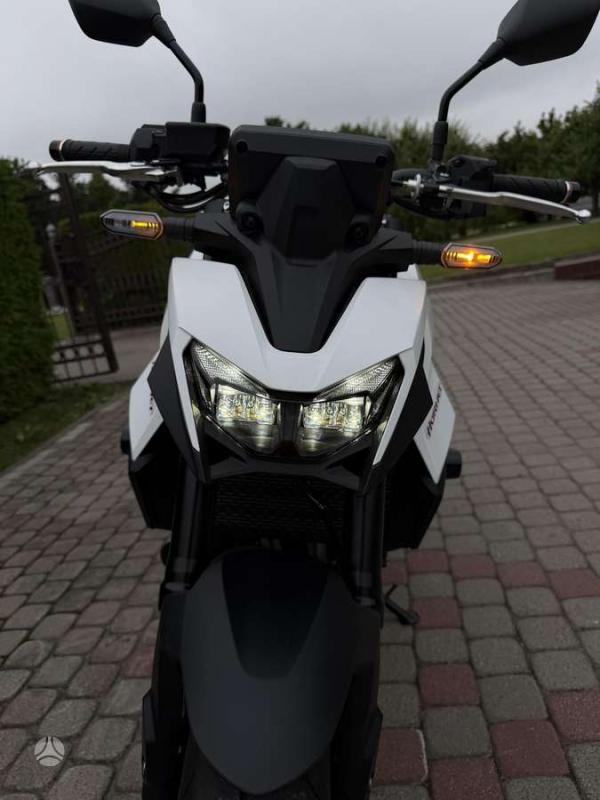 White Honda Hornet 2025 in Marijampole, with an engine capacity of 0.75 L and mileage of 2 thousand km for 5950 €, photo 2 on AUTOMOTO.COM.LV