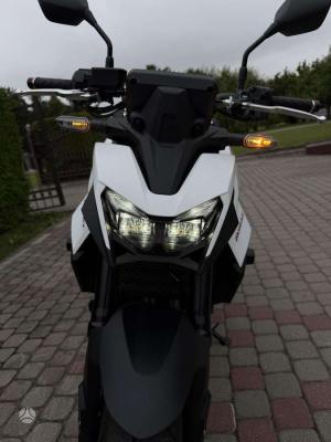 White Honda Hornet 2025 in Marijampole, with an engine capacity of 0.75 L and mileage of 2 thousand km for 5950 €, photo 3 on AUTOMOTO.COM.LV