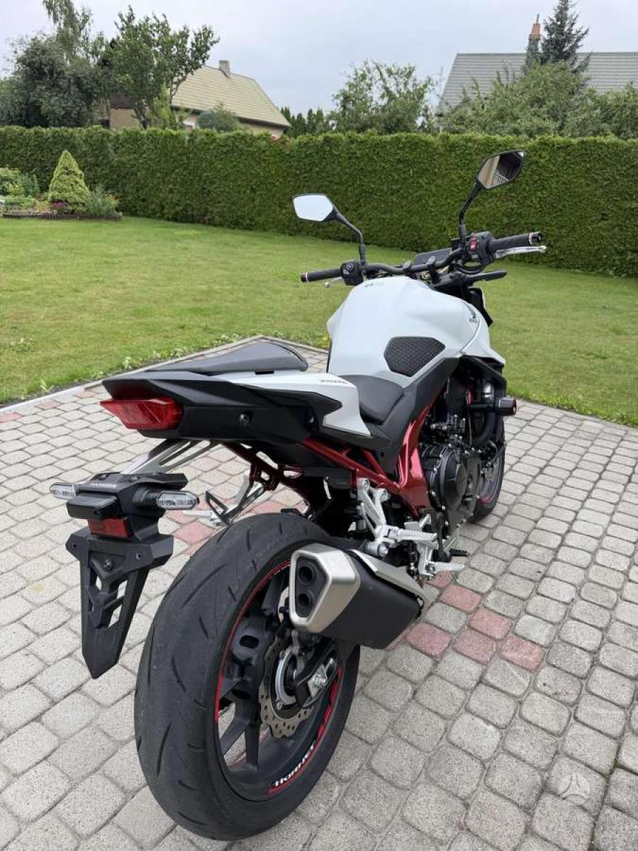 White Honda Hornet 2025 in Marijampole, with an engine capacity of 0.75 L and mileage of 2 thousand km for 5950 €, photo 6 on AUTOMOTO.COM.LV