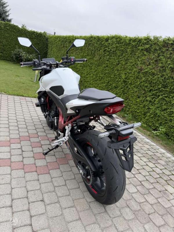 White Honda Hornet 2025 in Marijampole, with an engine capacity of 0.75 L and mileage of 2 thousand km for 5950 €, photo 8 on AUTOMOTO.COM.LV