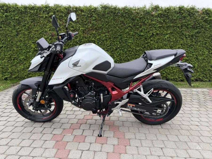 White Honda Hornet 2025 in Marijampole, with an engine capacity of 0.75 L and mileage of 2 thousand km for 5950 €, photo 10 on AUTOMOTO.COM.LV