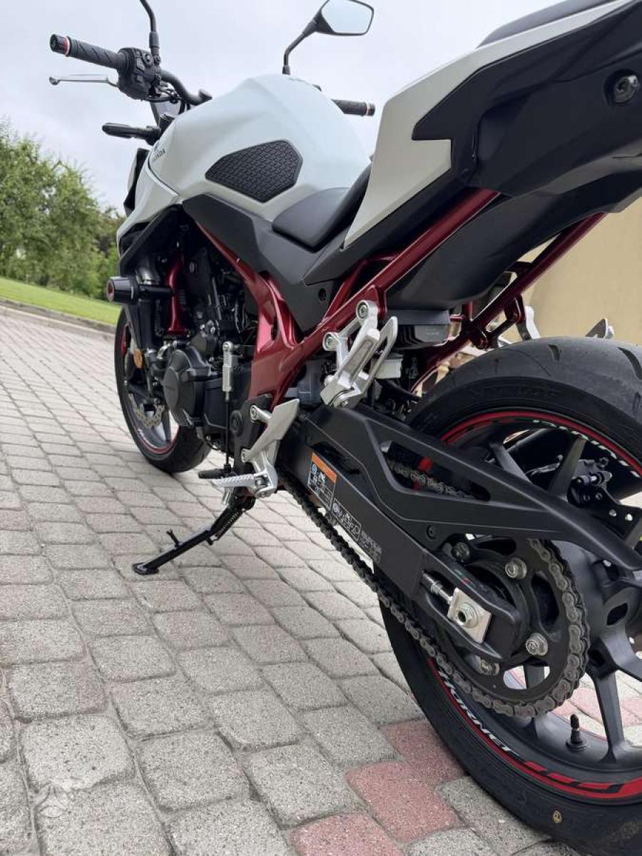 White Honda Hornet 2025 in Marijampole, with an engine capacity of 0.75 L and mileage of 2 thousand km for 5950 €, photo 16 on AUTOMOTO.COM.LV