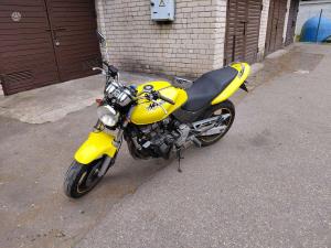 Yellow Honda Hornet 2001 in Kaunas, with an engine capacity of 0.60 L and mileage of 48 thousand km for 1500 €, photo  on AUTOMOTO.COM.LV
