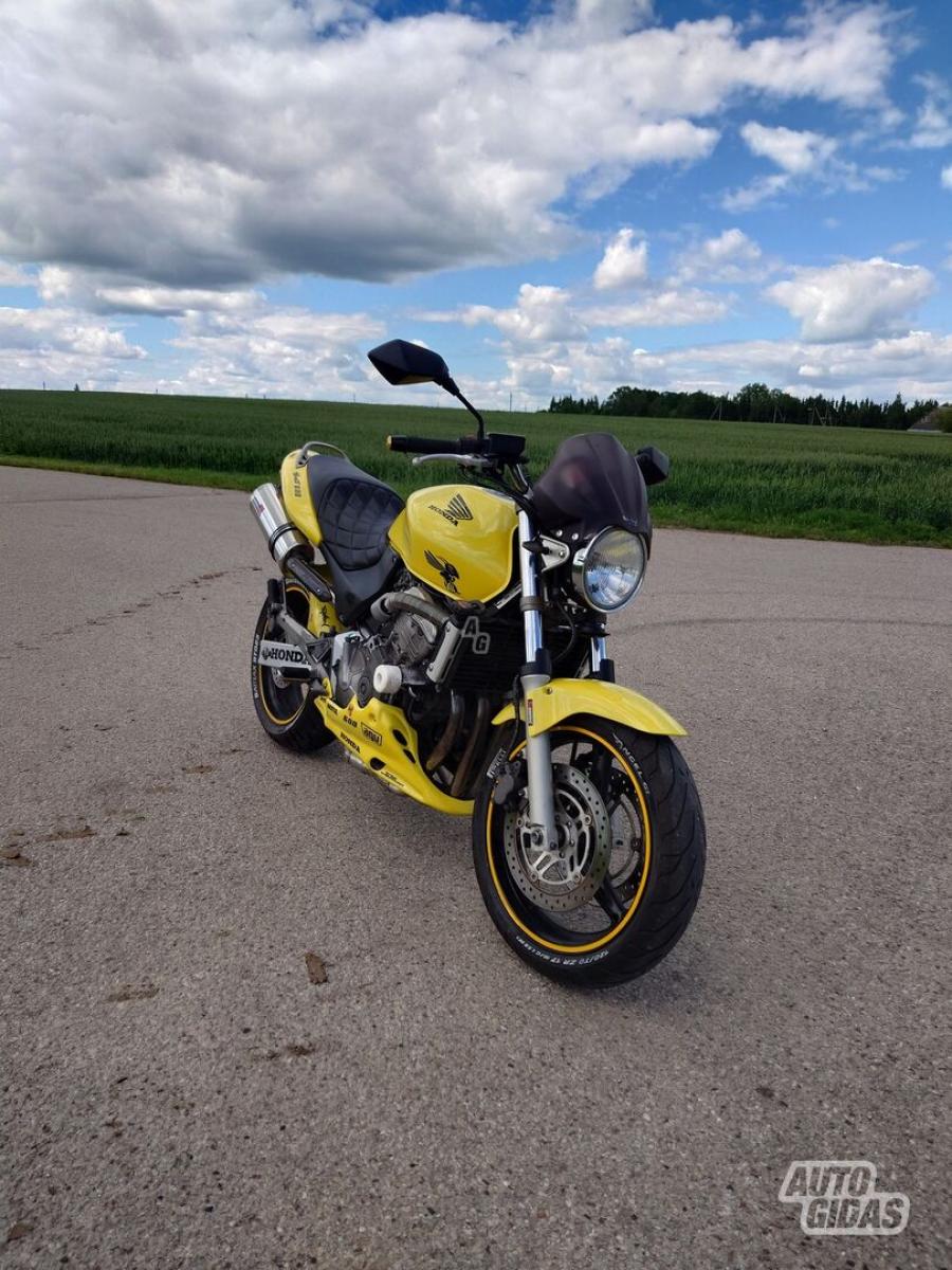 Dzeltens Honda Hornet 2002 Viļņa, ar dzinēja tilpumu 0.60 L un nobraukumu 85 tūkst. km par 2000 €, foto 1 vietnē AUTOMOTO.COM.LV