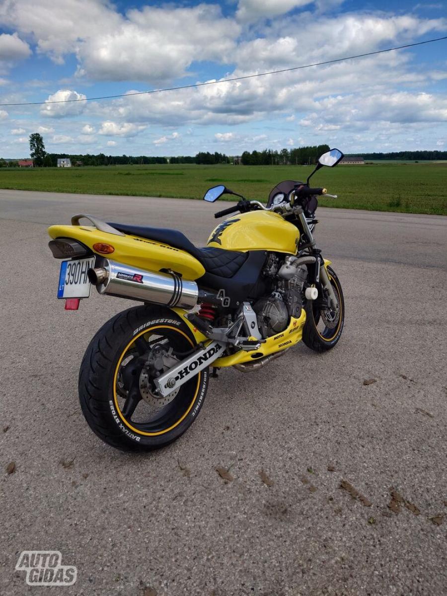 Dzeltens Honda Hornet 2002 Viļņa, ar dzinēja tilpumu 0.60 L un nobraukumu 85 tūkst. km par 2000 €, foto 3 vietnē AUTOMOTO.COM.LV