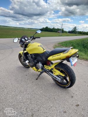 Dzeltens Honda Hornet 2002 Viļņa, ar dzinēja tilpumu 0.60 L un nobraukumu 85 tūkst. km par 2000 €, foto 4 vietnē AUTOMOTO.COM.LV