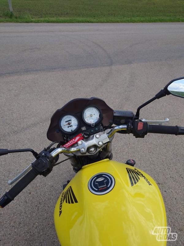 Yellow Honda Hornet 2002 in Vilnius, with an engine capacity of 0.60 L and mileage of 85 thousand km for 2000 €, photo 5 on AUTOMOTO.COM.LV