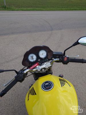 Dzeltens Honda Hornet 2002 Viļņa, ar dzinēja tilpumu 0.60 L un nobraukumu 85 tūkst. km par 2000 €, foto 6 vietnē AUTOMOTO.COM.LV