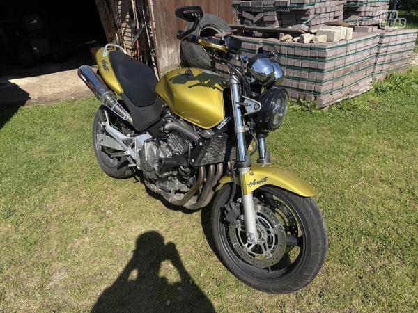 Dzeltens Honda Hornet 2003 Mažeikiai, ar dzinēja tilpumu 0.60 L un nobraukumu 41 tūkst. km par 1300 €, foto 1 vietnē AUTOMOTO.COM.LV