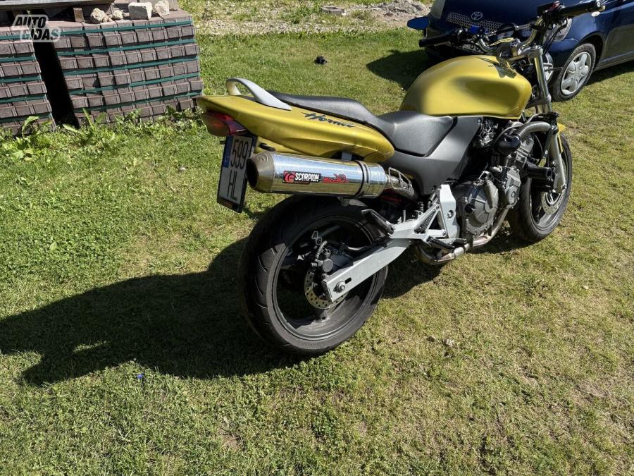 Dzeltens Honda Hornet 2003 Mažeikiai, ar dzinēja tilpumu 0.60 L un nobraukumu 41 tūkst. km par 1300 €, foto 4 vietnē AUTOMOTO.COM.LV