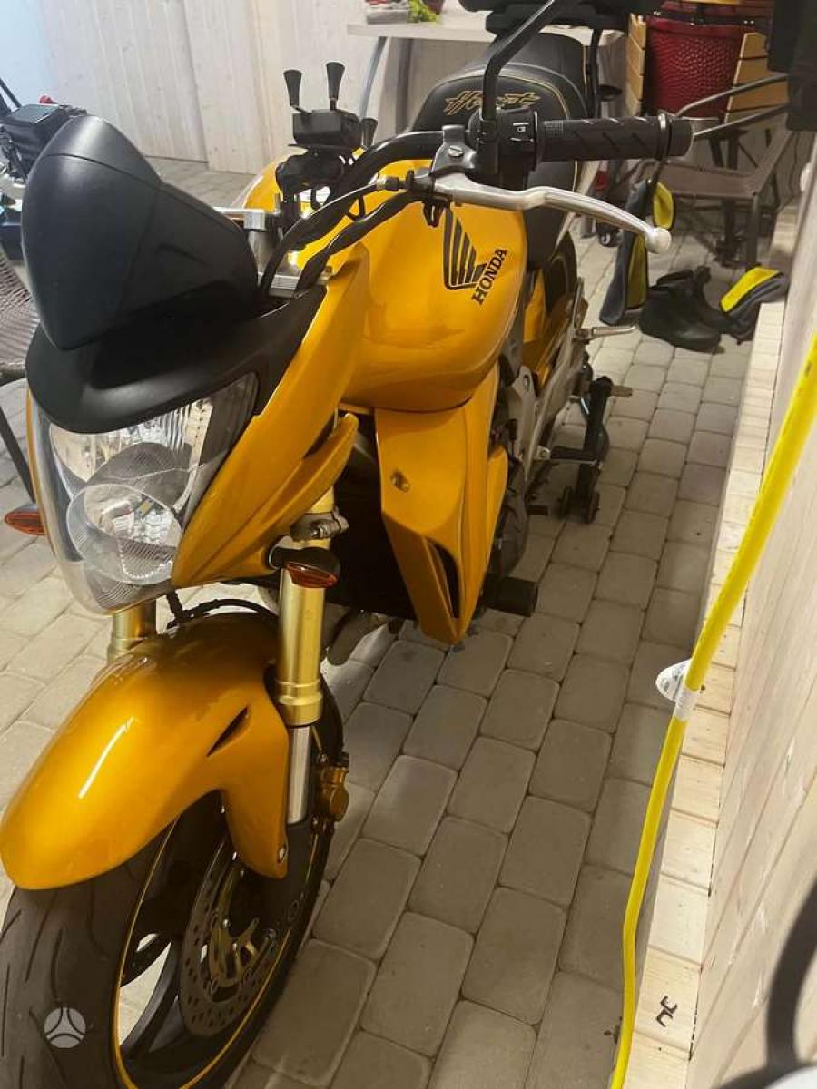 Yellow Honda Hornet 2007 in Gargzdai, with an engine capacity of 0.60 L and mileage of 48 thousand km for 3450 €, photo 4 on AUTOMOTO.COM.LV
