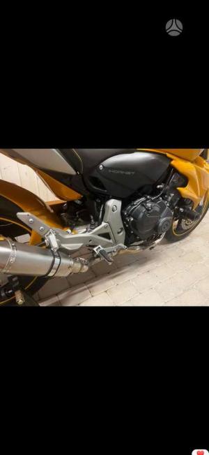 Yellow Honda Hornet 2007 in Gargzdai, with an engine capacity of 0.60 L and mileage of 48 thousand km for 3450 €, photo 6 on AUTOMOTO.COM.LV