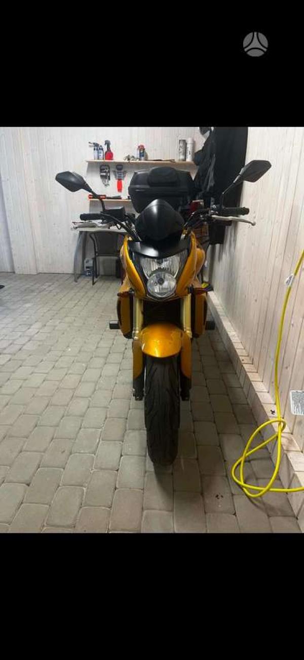 Yellow Honda Hornet 2007 in Gargzdai, with an engine capacity of 0.60 L and mileage of 48 thousand km for 3450 €, photo 6 on AUTOMOTO.COM.LV
