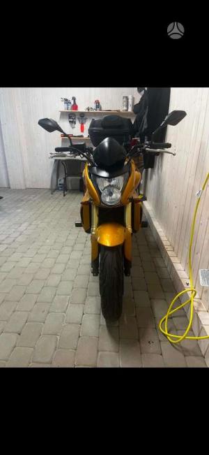 Yellow Honda Hornet 2007 in Gargzdai, with an engine capacity of 0.60 L and mileage of 48 thousand km for 3450 €, photo 7 on AUTOMOTO.COM.LV