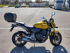 Dzeltens Honda Hornet 2007 Šauļi, ar dzinēja tilpumu 0.60 L un nobraukumu 79 tūkst. km par 2700 €, foto  vietnē AUTOMOTO.COM.LV