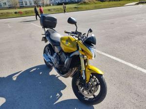 Dzeltens Honda Hornet 2007 Šauļi, ar dzinēja tilpumu 0.60 L un nobraukumu 79 tūkst. km par 2700 €, foto 3 vietnē AUTOMOTO.COM.LV