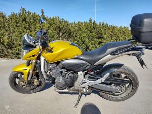 Dzeltens Honda Hornet 2007 Šauļi, ar dzinēja tilpumu 0.60 L un nobraukumu 79 tūkst. km par 2700 €, foto 5 vietnē AUTOMOTO.COM.LV