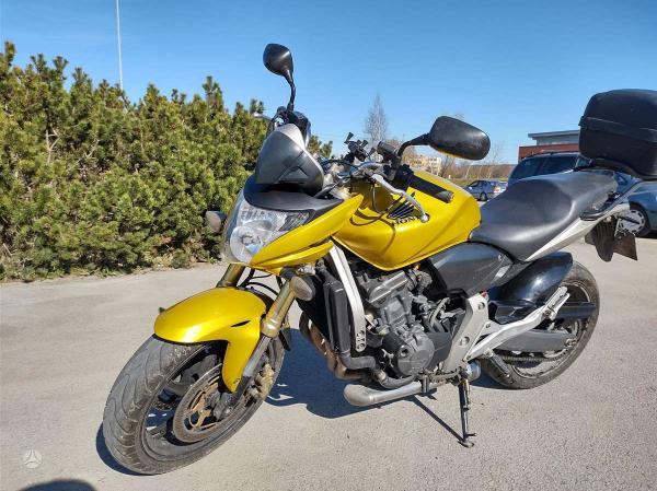 Yellow Honda Hornet 2007 in Siauliai, with an engine capacity of 0.60 L and mileage of 79 thousand km for 2700 €, photo 7 on AUTOMOTO.COM.LV