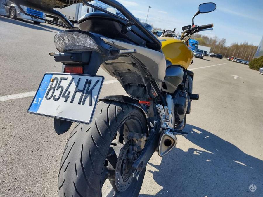 Dzeltens Honda Hornet 2007 Šauļi, ar dzinēja tilpumu 0.60 L un nobraukumu 79 tūkst. km par 2700 €, foto 8 vietnē AUTOMOTO.COM.LV
