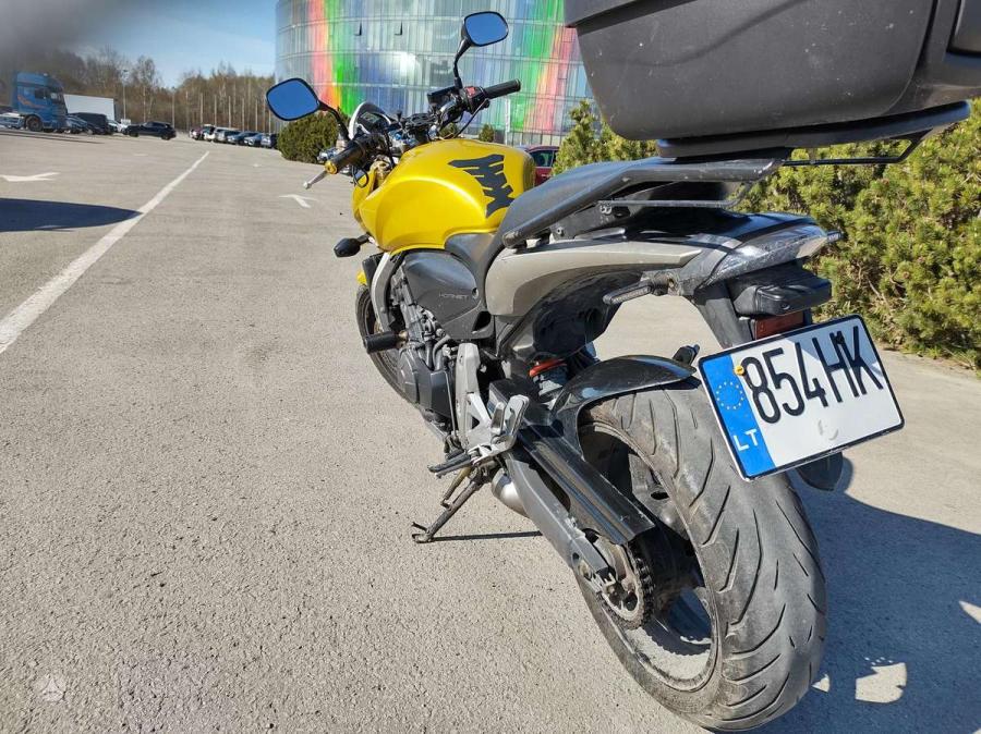 Dzeltens Honda Hornet 2007 Šauļi, ar dzinēja tilpumu 0.60 L un nobraukumu 79 tūkst. km par 2700 €, foto 9 vietnē AUTOMOTO.COM.LV