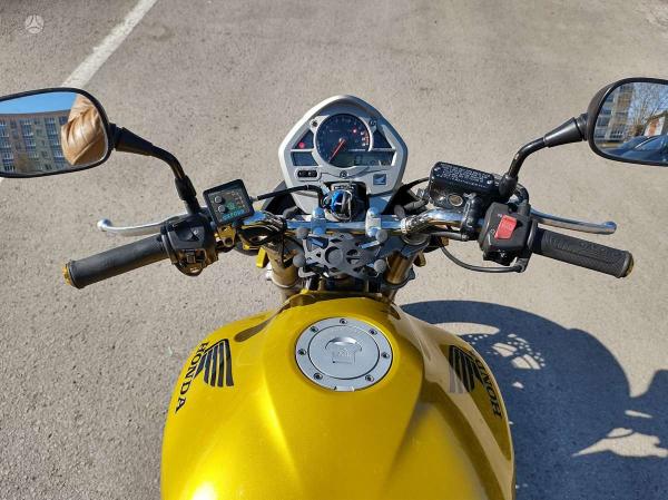Yellow Honda Hornet 2007 in Siauliai, with an engine capacity of 0.60 L and mileage of 79 thousand km for 2700 €, photo 10 on AUTOMOTO.COM.LV