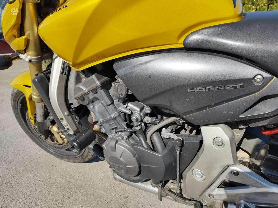 Dzeltens Honda Hornet 2007 Šauļi, ar dzinēja tilpumu 0.60 L un nobraukumu 79 tūkst. km par 2700 €, foto 13 vietnē AUTOMOTO.COM.LV