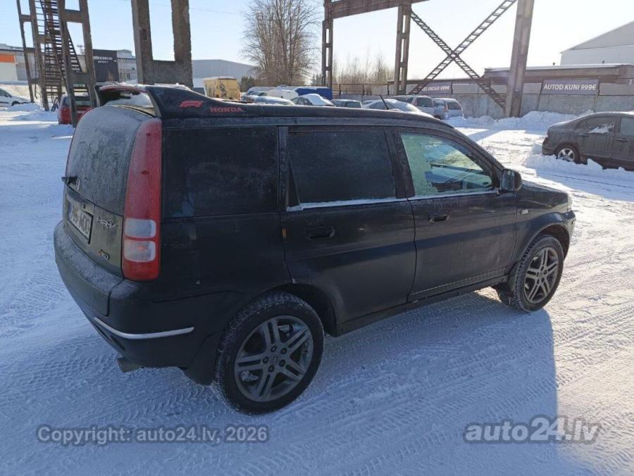 Black Honda HR-V 2002 in Tallinn, with an engine capacity of 1.60 L and mileage of 299 thousand km for 899 €, photo 3 on AUTOMOTO.COM.LV