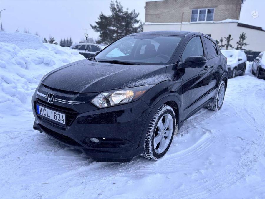 Black Honda HR-V 2016 in Gargzdai, with an engine capacity of 1.80 L and mileage of 111 thousand km for 13499 €, photo 1 on AUTOMOTO.COM.LV