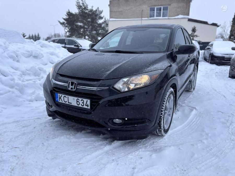 Black Honda HR-V 2016 in Gargzdai, with an engine capacity of 1.80 L and mileage of 111 thousand km for 13499 €, photo 2 on AUTOMOTO.COM.LV