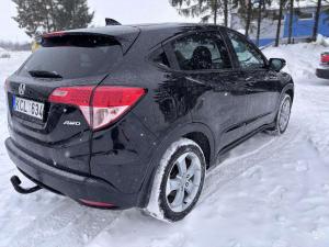 Black Honda HR-V 2016 in Gargzdai, with an engine capacity of 1.80 L and mileage of 111 thousand km for 13499 €, photo 5 on AUTOMOTO.COM.LV