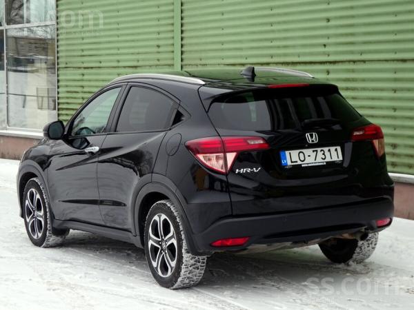Melns Honda HR-V 2018 Rīga, ar dzinēja tilpumu 1.50 L un nobraukumu 159 tūkst. km par 14500 €, foto 4 vietnē AUTOMOTO.COM.LV