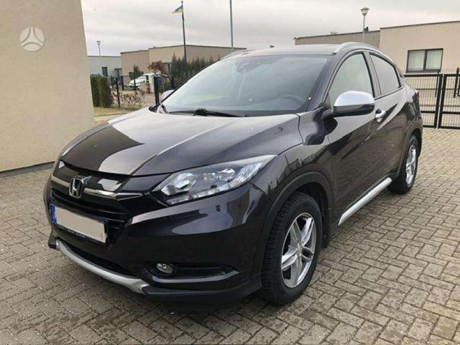 Black Honda HR-V 2018 in Kaunas, with an engine capacity of 1.50 L and mileage of 75 thousand km for 16600 €, photo 1 on AUTOMOTO.COM.LV