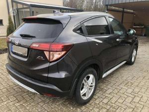 Black Honda HR-V 2018 in Kaunas, with an engine capacity of 1.50 L and mileage of 75 thousand km for 16600 €, photo 5 on AUTOMOTO.COM.LV