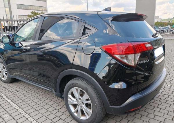Melns Honda HR-V 2019 Viļņa, ar dzinēja tilpumu 1.50 L un nobraukumu 130 tūkst. km par 14999 €, foto 3 vietnē AUTOMOTO.COM.LV