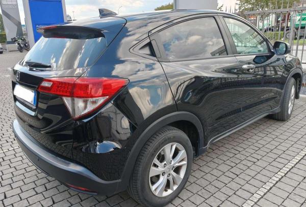 Melns Honda HR-V 2019 Viļņa, ar dzinēja tilpumu 1.50 L un nobraukumu 130 tūkst. km par 14999 €, foto 4 vietnē AUTOMOTO.COM.LV