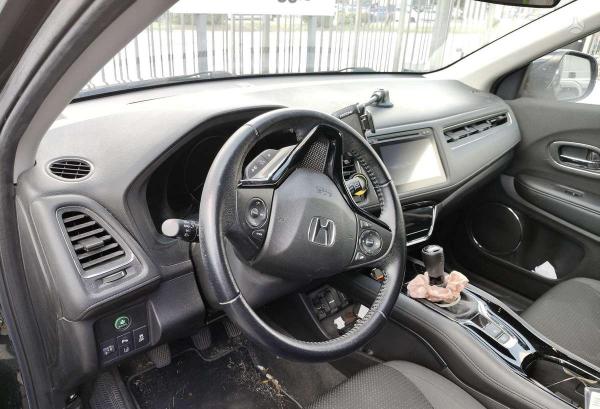 Melns Honda HR-V 2019 Viļņa, ar dzinēja tilpumu 1.50 L un nobraukumu 130 tūkst. km par 14999 €, foto 6 vietnē AUTOMOTO.COM.LV