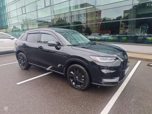 Black Honda HR-V 2023 in Vilnius, with an engine capacity of 2.00 L and mileage of 68 thousand km for 19500 €, photo  on AUTOMOTO.COM.LV