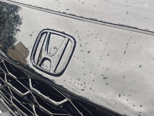 Black Honda HR-V 2023 in Vilnius, with an engine capacity of 2.00 L and mileage of 68 thousand km for 19500 €, photo 10 on AUTOMOTO.COM.LV