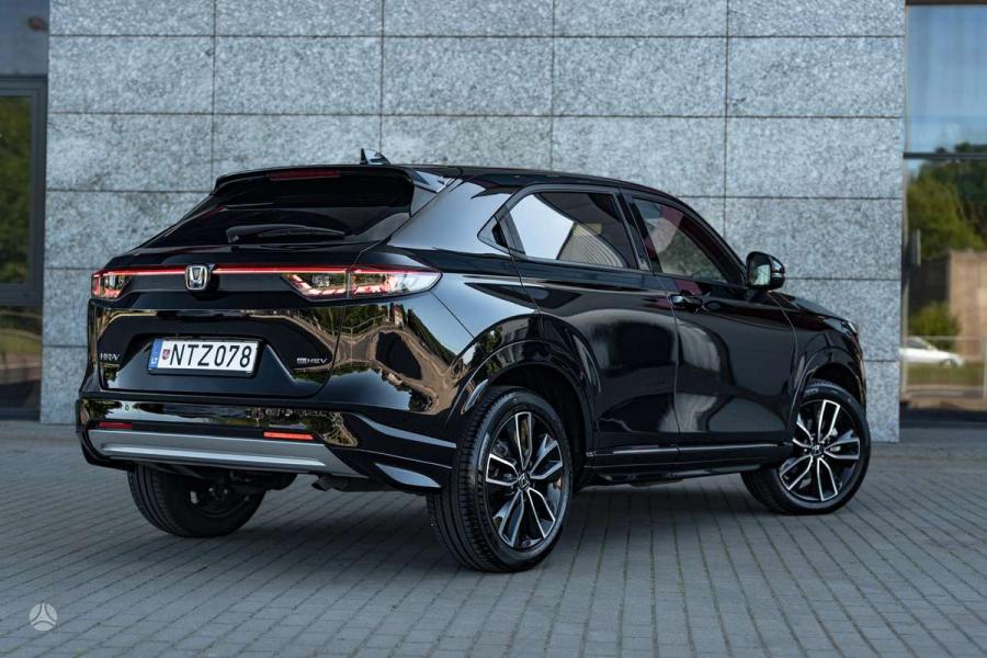 Black Honda HR-V 2025 in Klaipeda, with an engine capacity of 1.45 L and mileage of 2 thousand km for 27500 €, photo 9 on AUTOMOTO.COM.LV