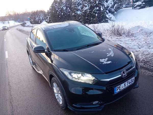 Black Honda HR-V 2016 in Vilnius, with an engine capacity of 1.50 L and mileage of 96 thousand km for 13700 €, photo 2 on AUTOMOTO.COM.LV