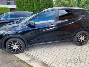 Black Honda HR-V 2017 in Tartu, with an engine capacity of 1.50 L and mileage of 115 thousand km for 14000 €, photo 4 on AUTOMOTO.COM.LV