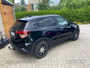 Black Honda HR-V 2017 in Tartu, with an engine capacity of 1.50 L and mileage of 115 thousand km for 14000 €, photo 5 on AUTOMOTO.COM.LV