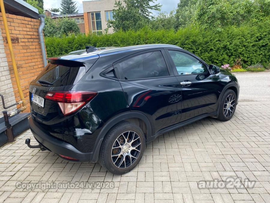 Black Honda HR-V 2017 in Tartu, with an engine capacity of 1.50 L and mileage of 115 thousand km for 14000 €, photo 5 on AUTOMOTO.COM.LV