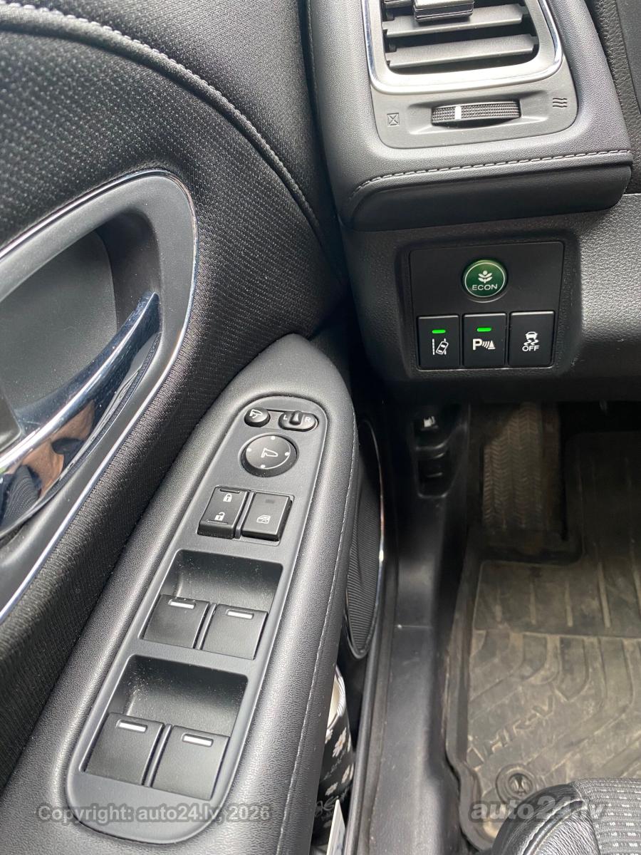 Black Honda HR-V 2017 in Tartu, with an engine capacity of 1.50 L and mileage of 115 thousand km for 14000 €, photo 12 on AUTOMOTO.COM.LV